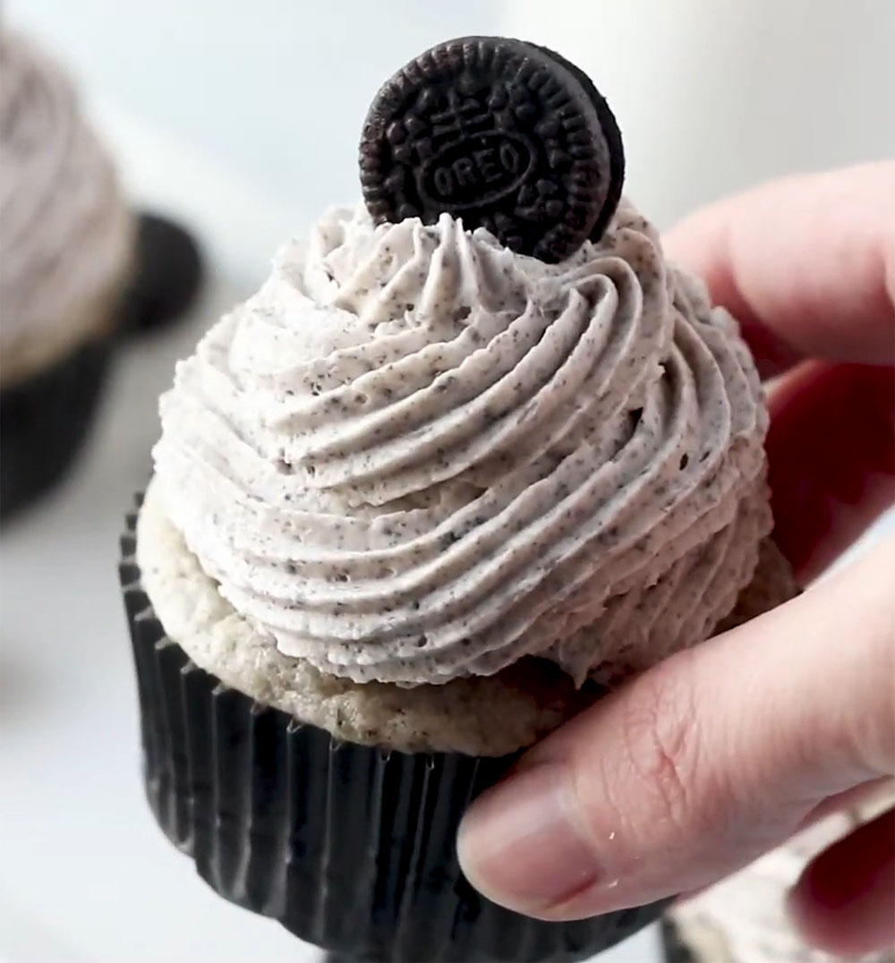 Easy Oreo Buttercream Frosting Recipe