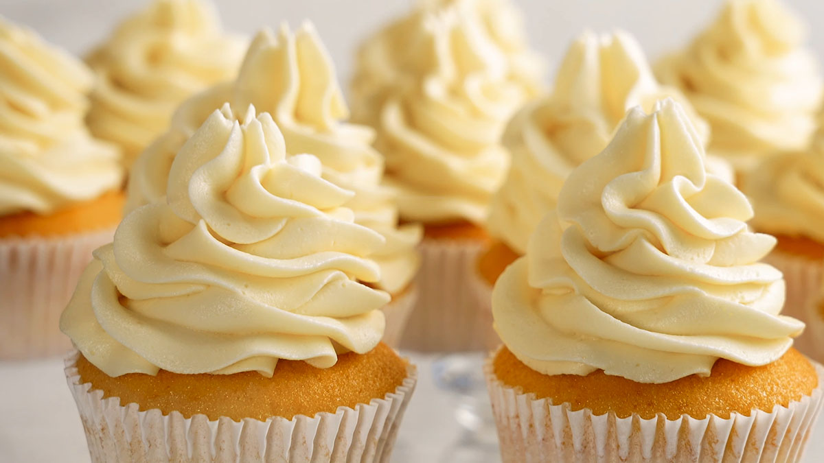 Easy Vanilla Buttercream Frosting Recipe
