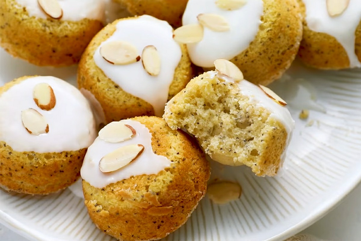 Easy Homemade Almond Poppy Seed Tea Recipe