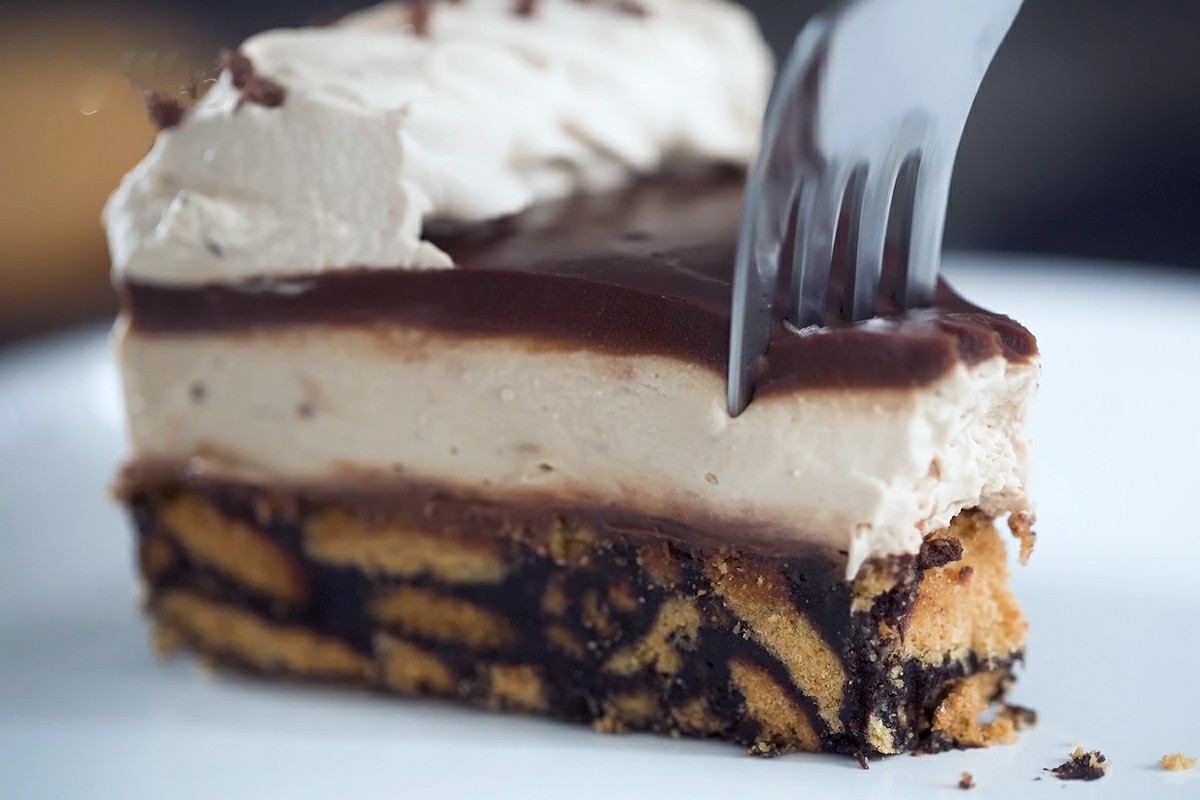 No-Bake Chocolate Biscuit Mocha Mousse Cake Recipe