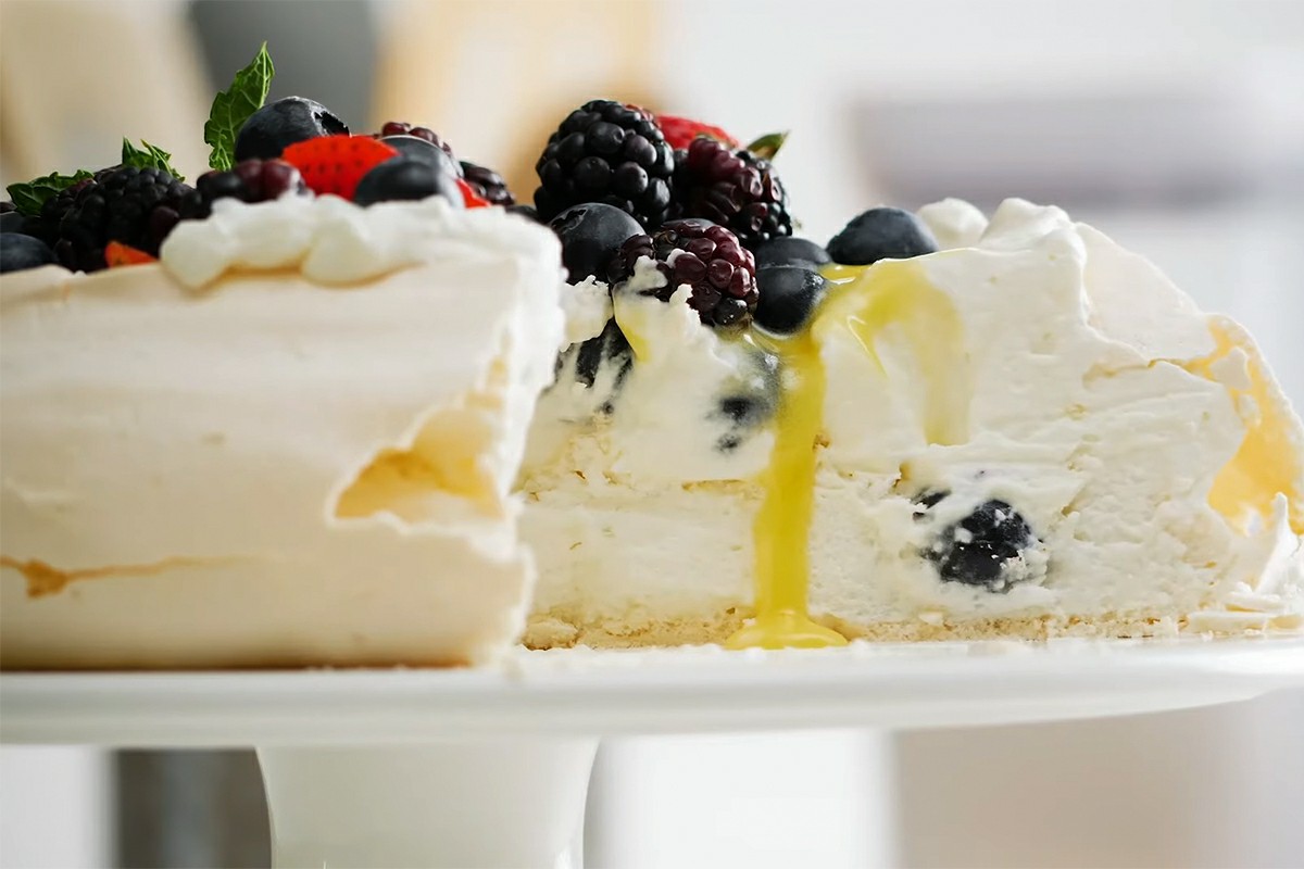 Best Homemade Pavlova Cake Recipe