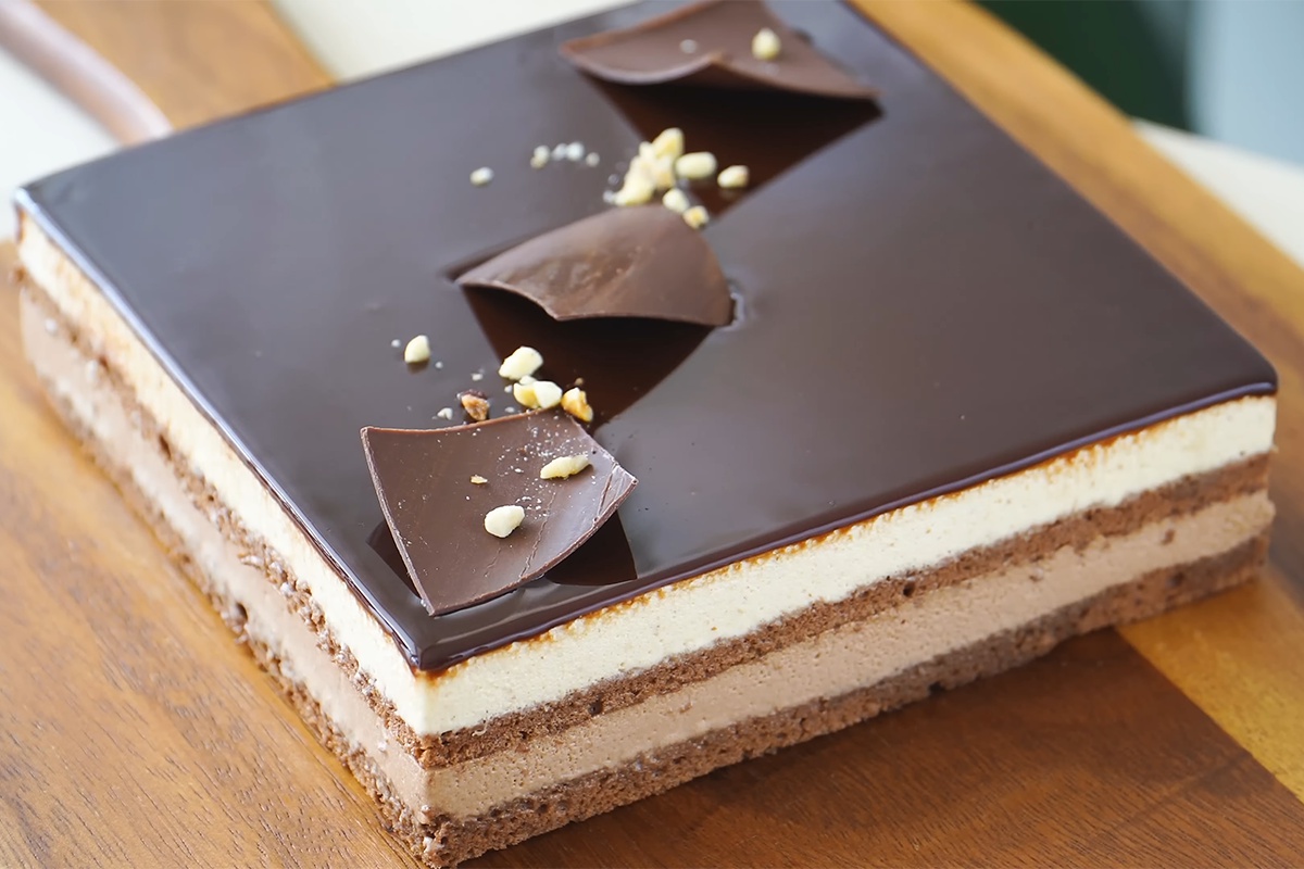 Easy Praline Chocolate Mousse Cake Recipe