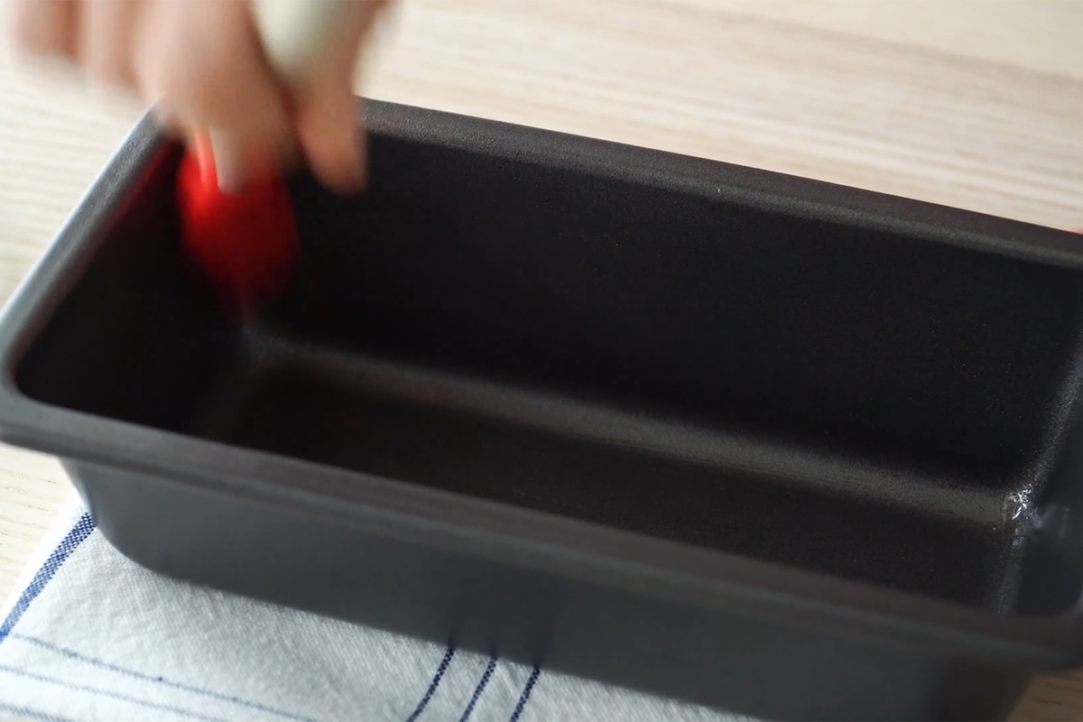 Easy Chocolate Mousse Cake Recipe