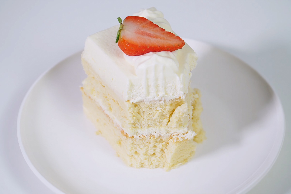 Cotton Soft Sponge Cake With Fresh Cream Recipe
