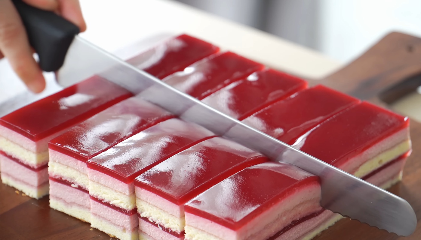 Raspberry Jelly Cheesecake with Cotton Sponge Recipe